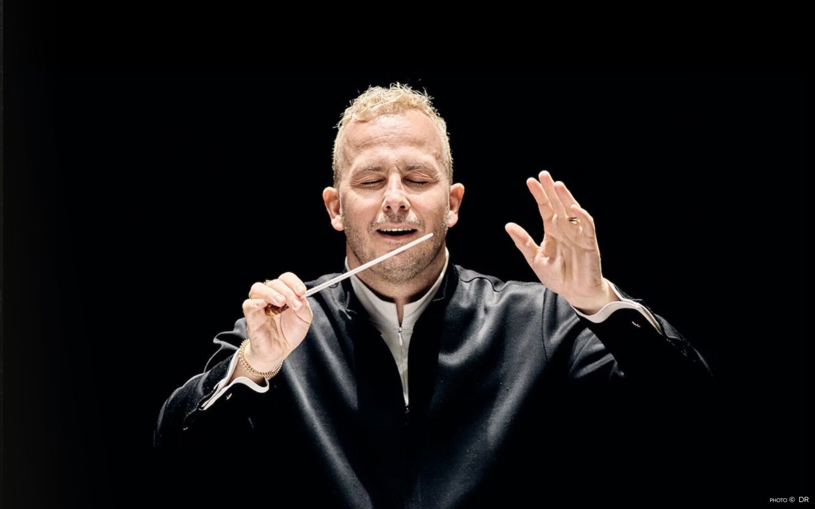 Classical Documentary Mezzo