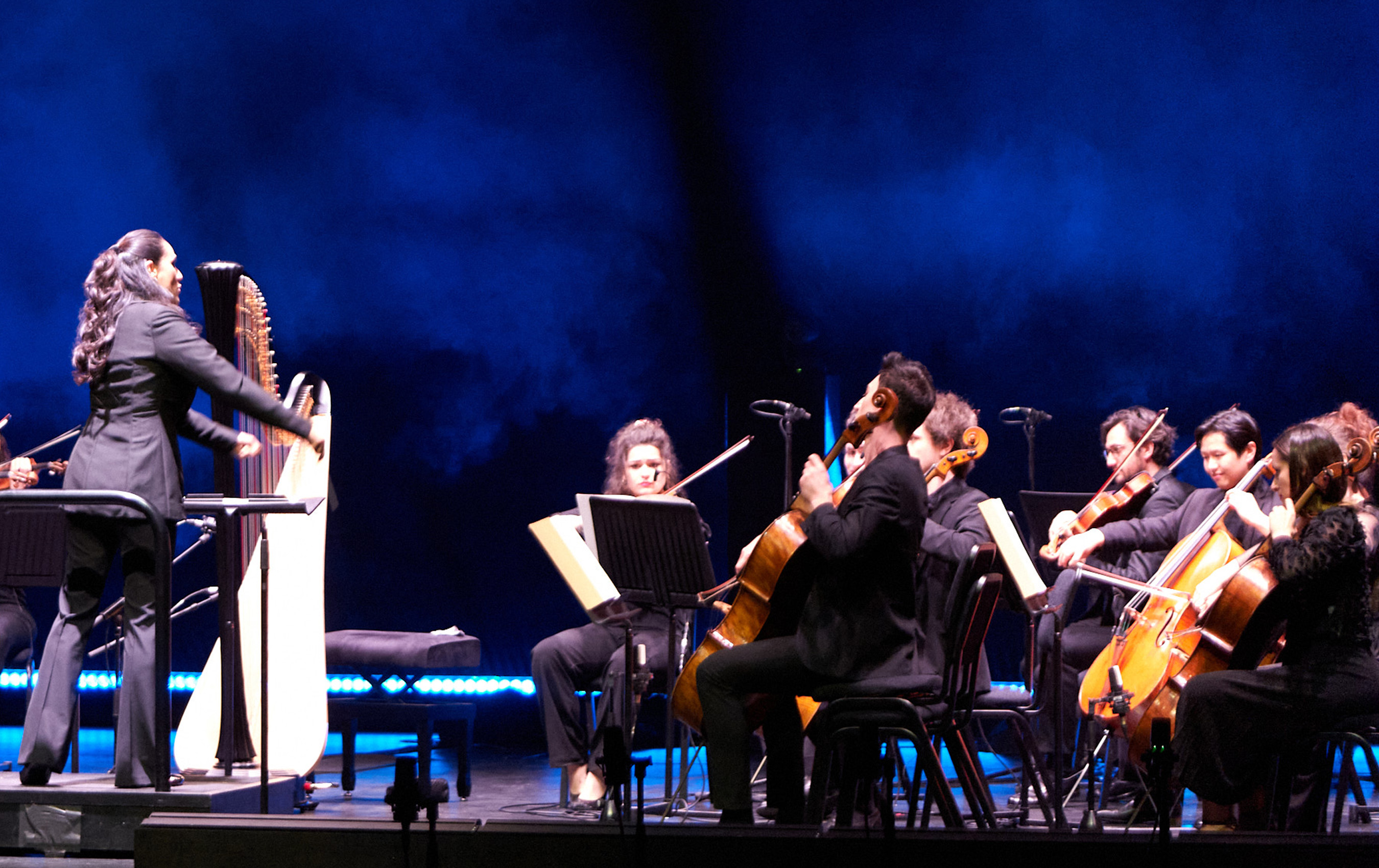 Ensemble « K », Simone Menezes: Tchaikovsky, Debussy, Glass, Villa ...