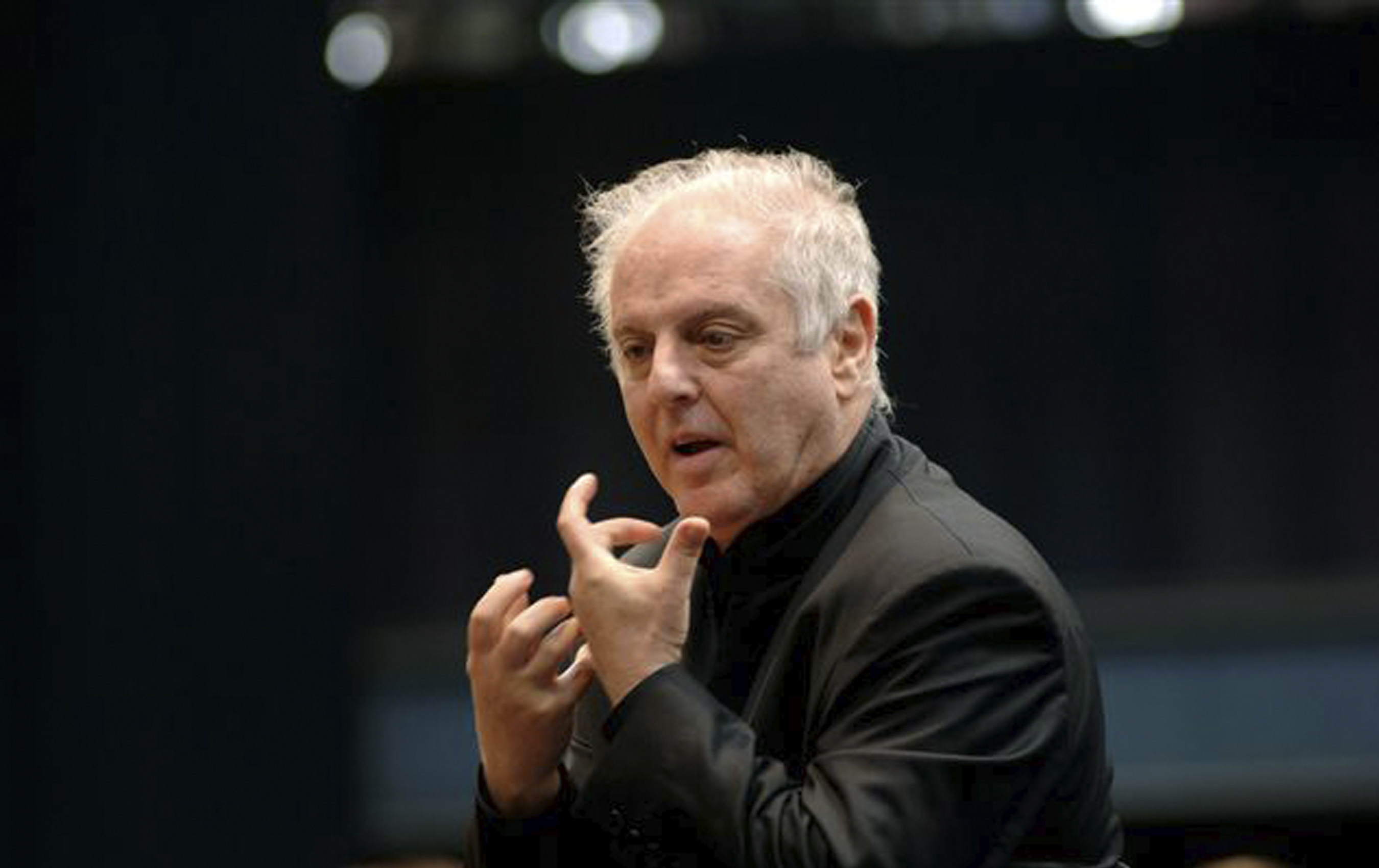 Daniel Barenboim plays Beethoven: Piano Concerto No.3 | mezzo.tv