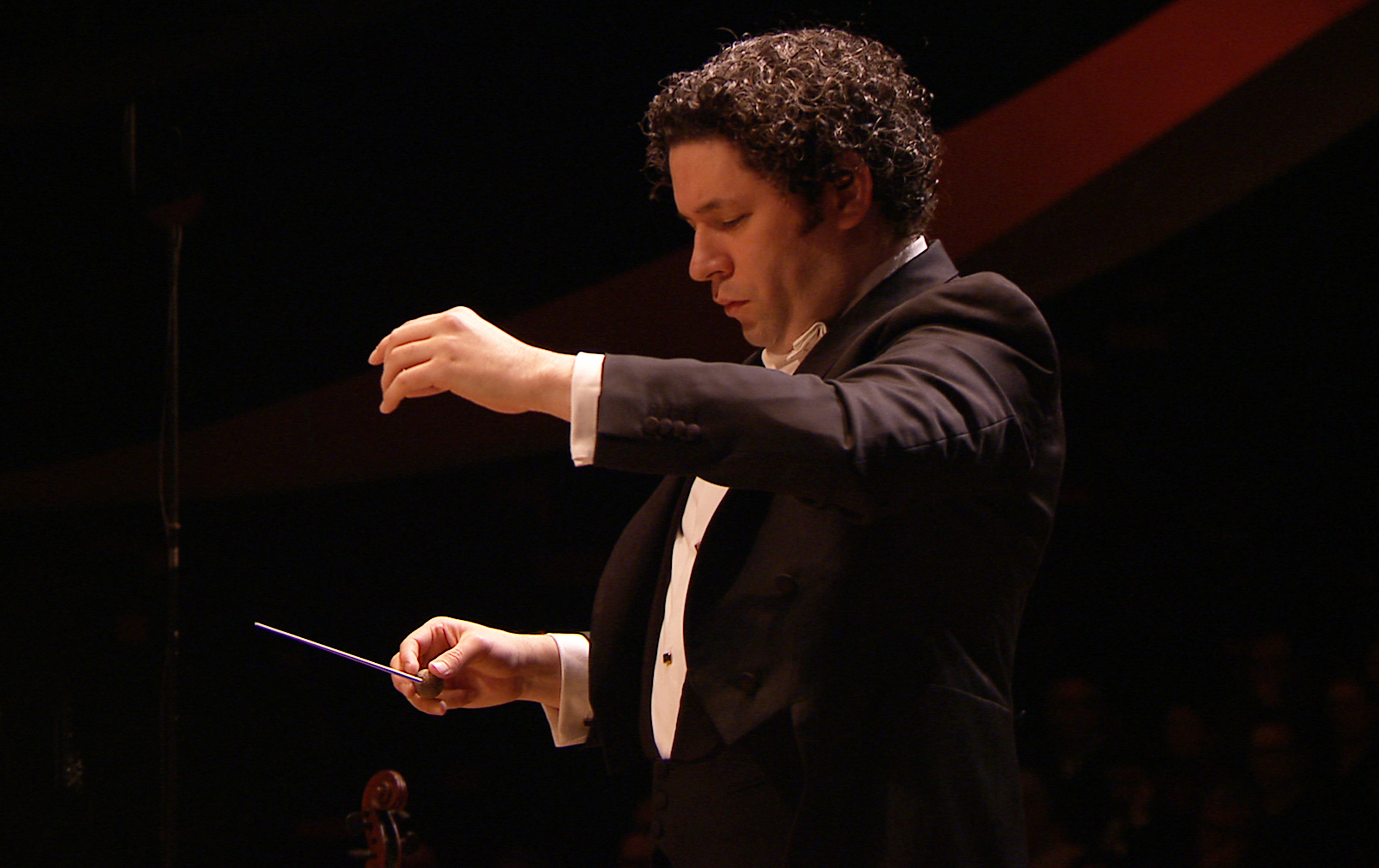 Gustavo Dudamel dirige Mahler à la Philharmonie de Paris | mezzo.tv