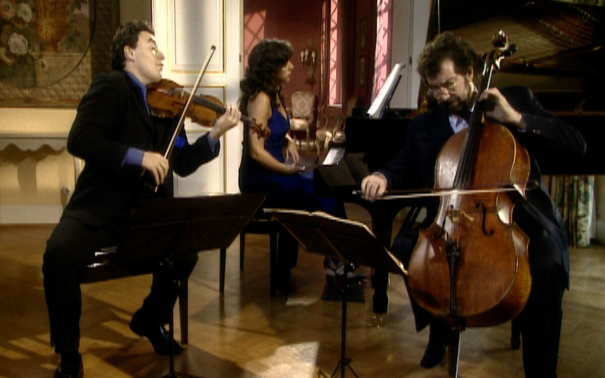 Wenzel Fuchs, Elena Bashkirova, Dietmar Schwalke - Brahms: Trio for Clarinet op.114 | mezzo.tv