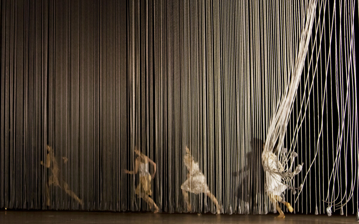 Rain d'Anne Teresa De Keersmaeker - Opéra national de Paris | mezzo.tv