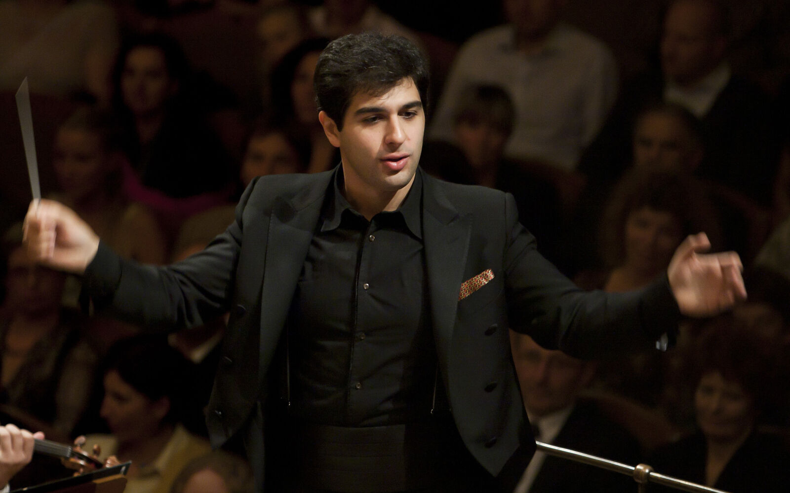 Sergey Smbatyan, Malta Philharmonic orchestra, portrait | mezzo.tv