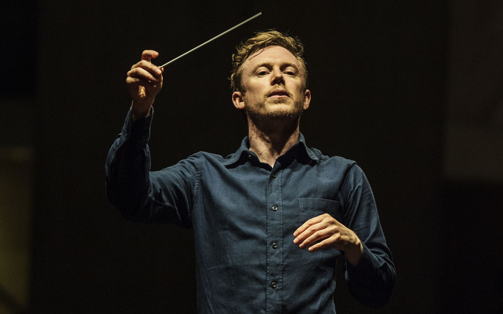 Daniel Harding and the Bavarian Radio Symphony Orchestra: Elgar, Beethoven, Brahms | mezzo.tv